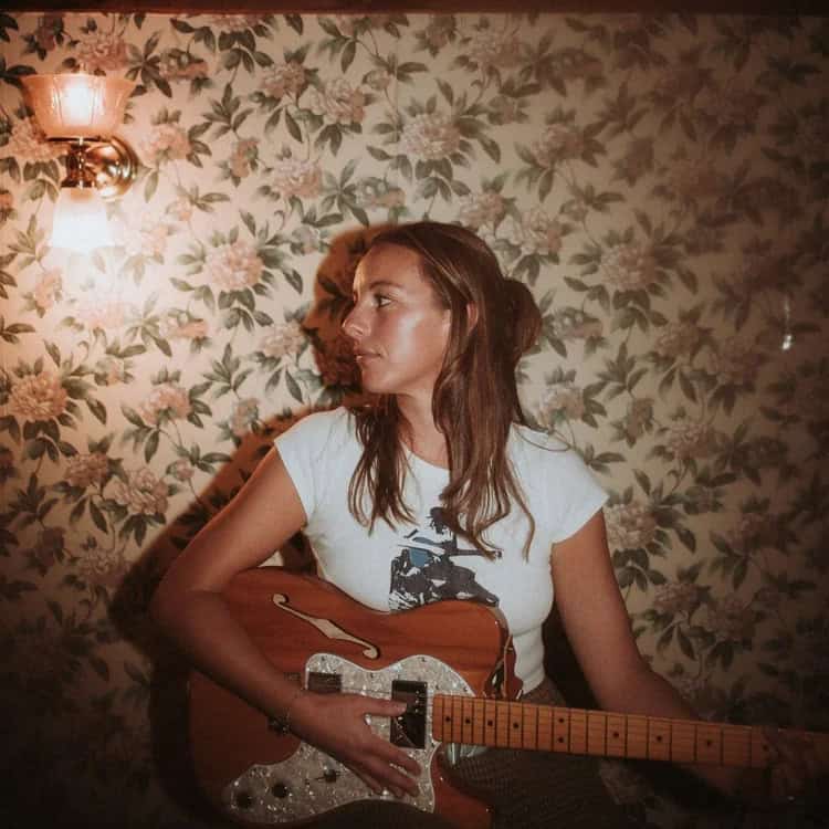 August Artist of the Month: Kelly McCafferty, Singer/Songwriter Q+A ...